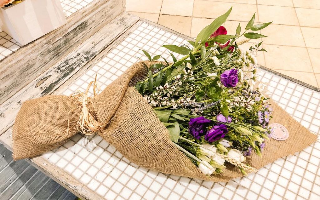 Eco-friendly Handtied hessian bouquet – Enchanted Rose Florist