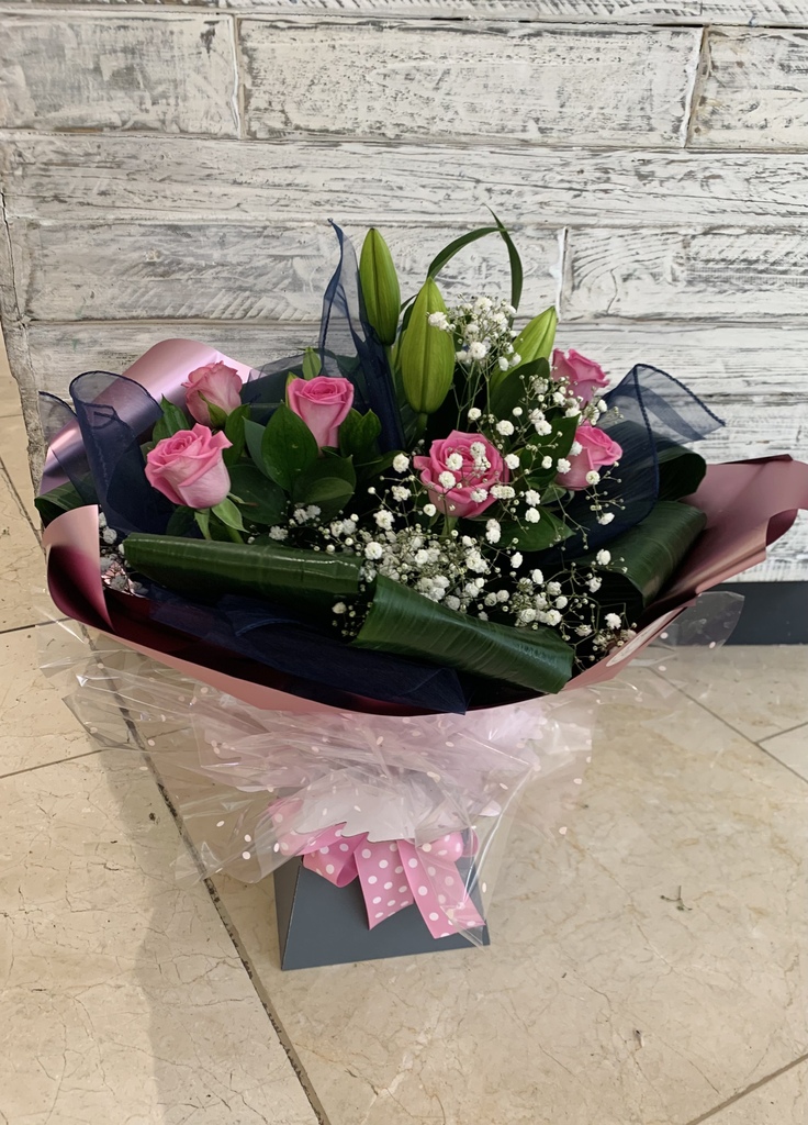 Cupids Arrow – Choice of rose colour – Enchanted Rose Florist